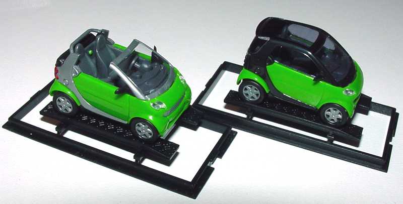 Smart Verkaufstower (mit 28 Smart-Modellen (City-Coupé + Cabrio ...